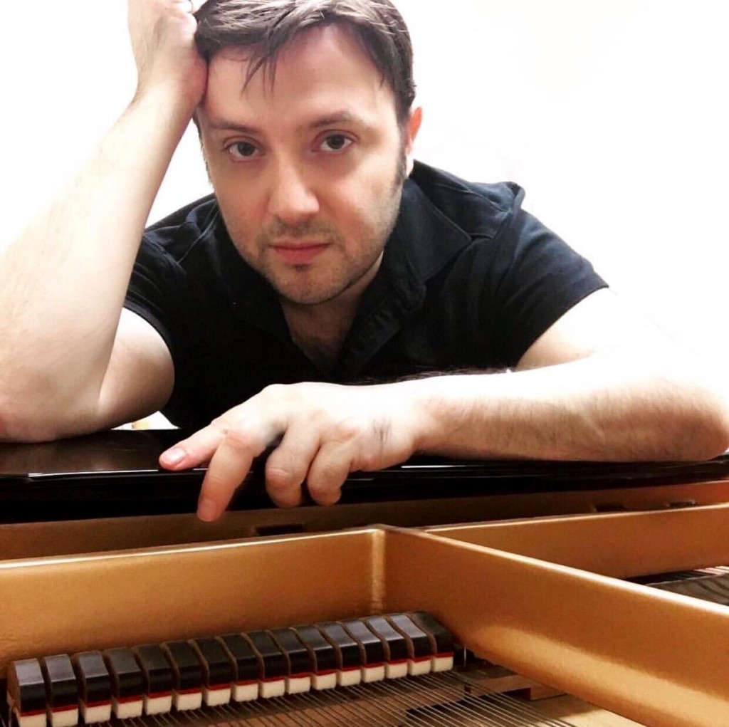 Alejandro Gonzalez Guzmán Piano Studio – Biography